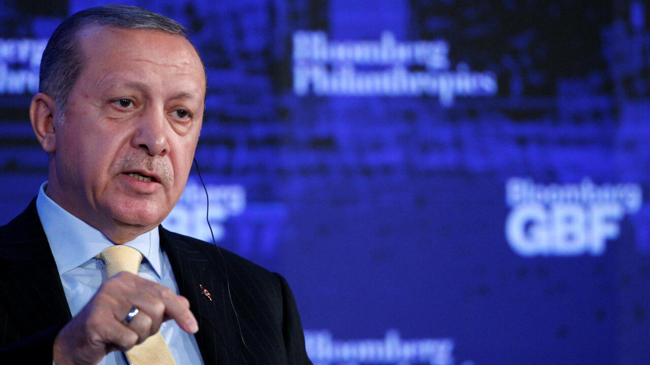 أردوغان يحذر من مخاطر "حرب اثنية" بعد استفتاء كردستان العراق