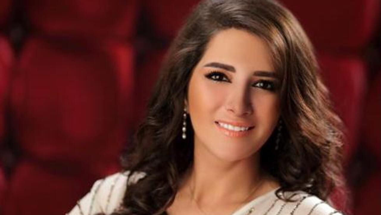 الفنانة زين عوض تغني لعيد الحب - كافيه شو