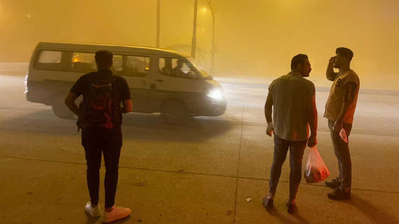 العراق: أكثر من 1000 حالة اختناق جراء عاصفة ترابية ضربت وسط وجنوب البلاد