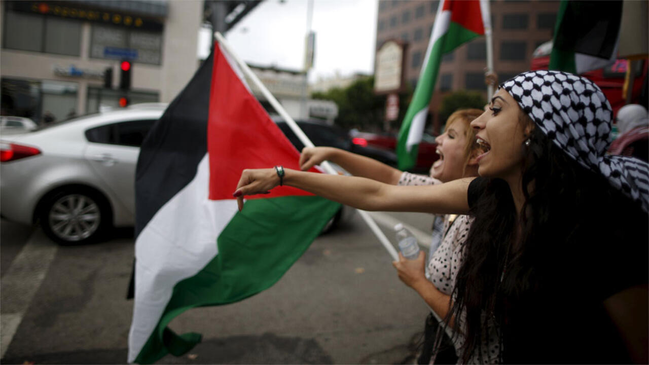 "جيل الجدار العازل" يثور ويدهش الجميع ‏ - قراءة في الصحف الفرنسية ...